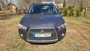 Pelēks Mitsubishi Outlander 2012 Tartu, ar dzinēja tilpumu 2.40 L un nobraukumu 231 tūkst. km par 2950 €, foto 4 vietnē AUTOMOTO.COM.LV