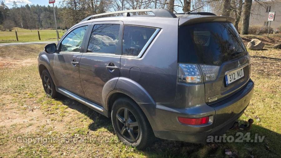 Pelēks Mitsubishi Outlander 2012 Tartu, ar dzinēja tilpumu 2.40 L un nobraukumu 231 tūkst. km par 2950 €, foto 6 vietnē AUTOMOTO.COM.LV