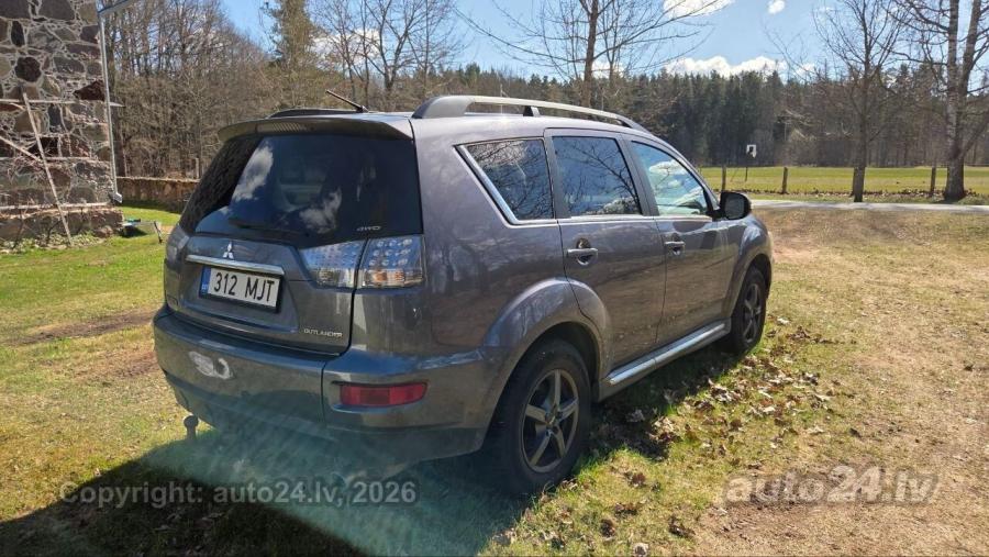 Pelēks Mitsubishi Outlander 2012 Tartu, ar dzinēja tilpumu 2.40 L un nobraukumu 231 tūkst. km par 2950 €, foto 7 vietnē AUTOMOTO.COM.LV