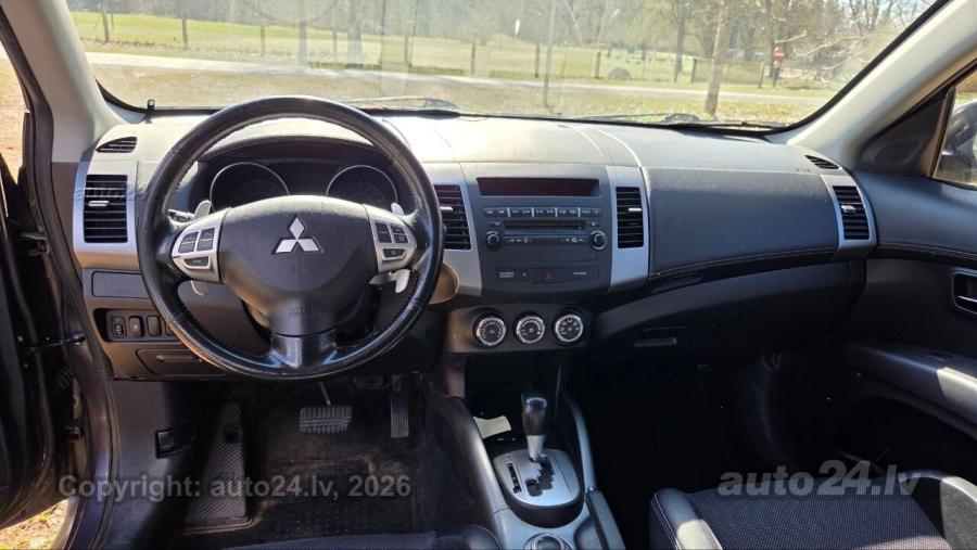 Pelēks Mitsubishi Outlander 2012 Tartu, ar dzinēja tilpumu 2.40 L un nobraukumu 231 tūkst. km par 2950 €, foto 8 vietnē AUTOMOTO.COM.LV