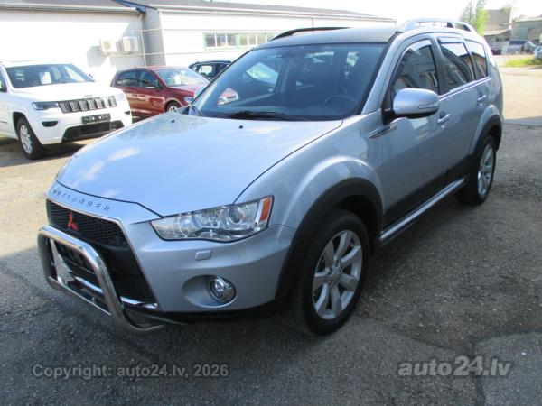Grey Mitsubishi Outlander 2012 in Tartu, with an engine capacity of 2.20 L and mileage of 218 thousand km for 6300 €, photo 2 on AUTOMOTO.COM.LV