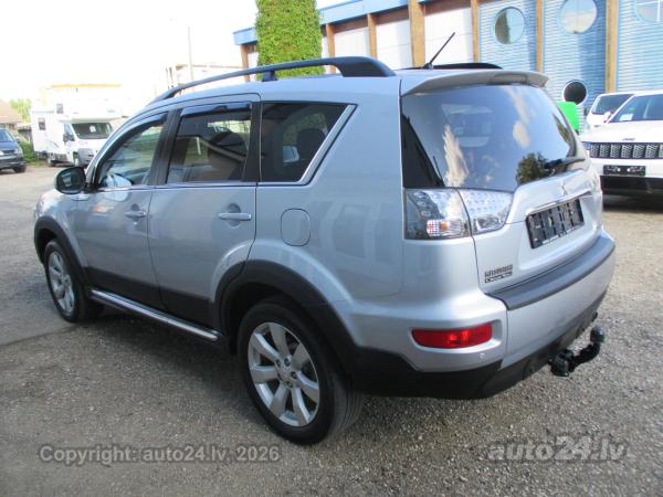 Grey Mitsubishi Outlander 2012 in Tartu, with an engine capacity of 2.20 L and mileage of 218 thousand km for 6300 €, photo 3 on AUTOMOTO.COM.LV