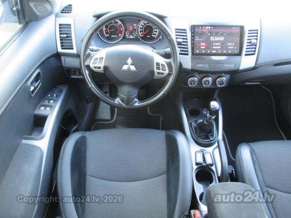 Grey Mitsubishi Outlander 2012 in Tartu, with an engine capacity of 2.20 L and mileage of 218 thousand km for 6300 €, photo 4 on AUTOMOTO.COM.LV