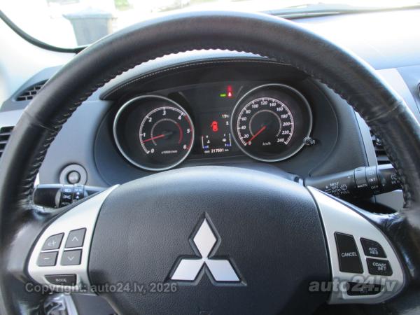 Grey Mitsubishi Outlander 2012 in Tartu, with an engine capacity of 2.20 L and mileage of 218 thousand km for 6300 €, photo 5 on AUTOMOTO.COM.LV
