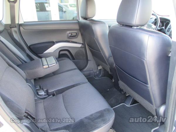 Grey Mitsubishi Outlander 2012 in Tartu, with an engine capacity of 2.20 L and mileage of 218 thousand km for 6300 €, photo 8 on AUTOMOTO.COM.LV