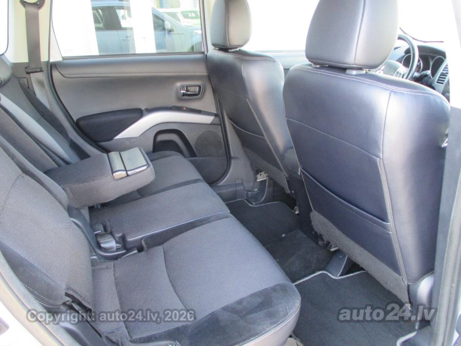 Pelēks Mitsubishi Outlander 2012 Tartu, ar dzinēja tilpumu 2.20 L un nobraukumu 218 tūkst. km par 6300 €, foto 9 vietnē AUTOMOTO.COM.LV