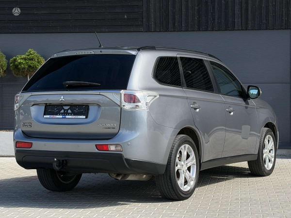 Grey Mitsubishi Outlander 2012 in Siauliai, with an engine capacity of 2.30 L and mileage of 161 thousand km for 6790 €, photo 7 on AUTOMOTO.COM.LV