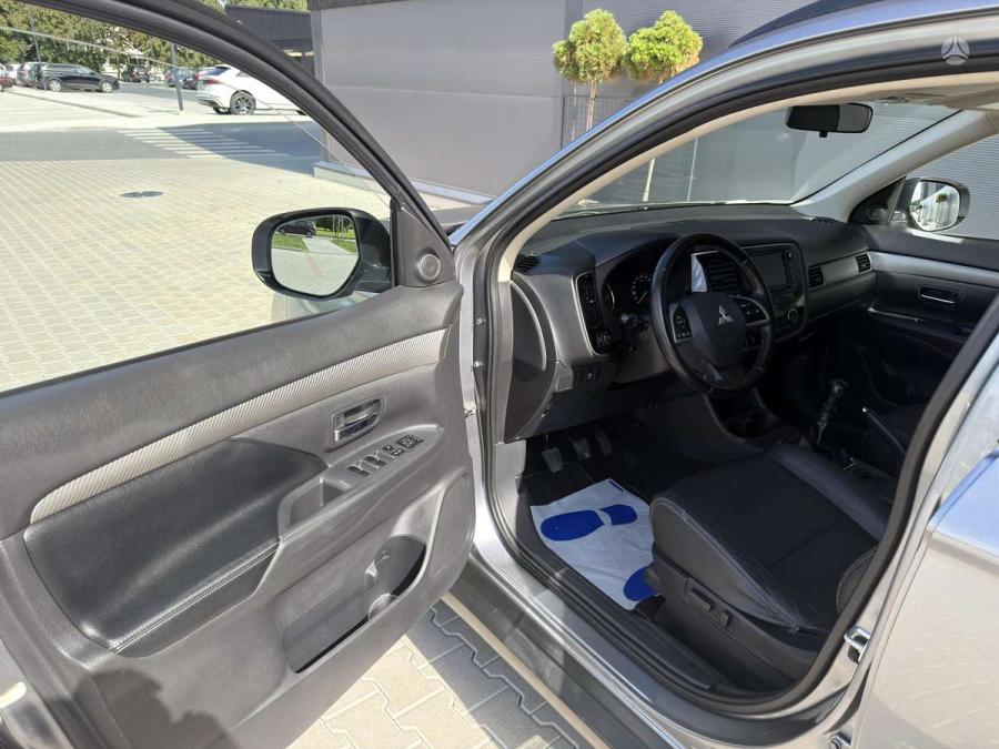 Grey Mitsubishi Outlander 2012 in Siauliai, with an engine capacity of 2.30 L and mileage of 161 thousand km for 6790 €, photo 10 on AUTOMOTO.COM.LV
