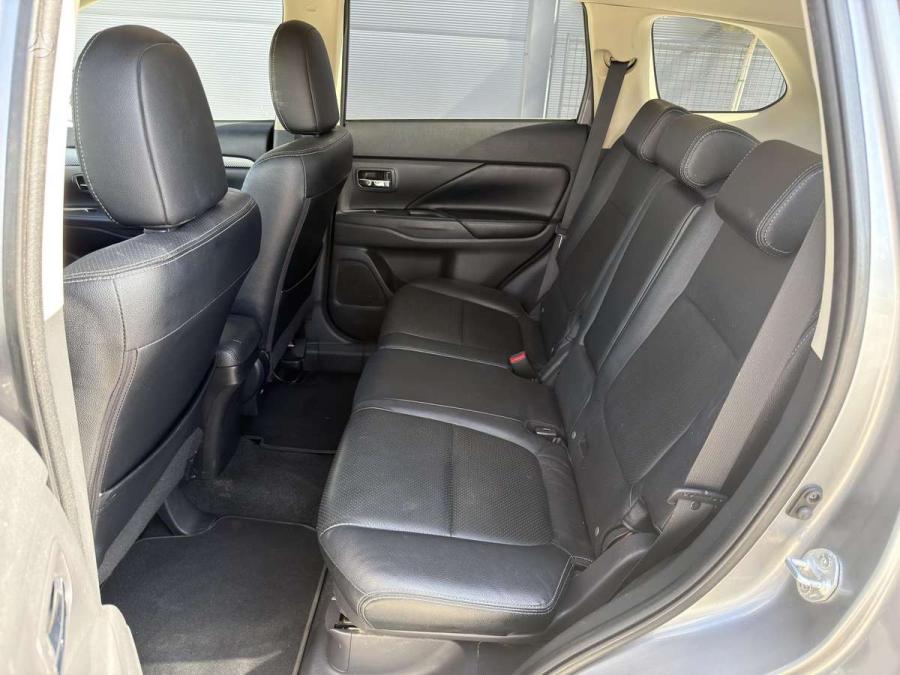 Grey Mitsubishi Outlander 2012 in Siauliai, with an engine capacity of 2.30 L and mileage of 161 thousand km for 6790 €, photo 14 on AUTOMOTO.COM.LV