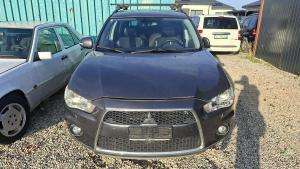 Grey Mitsubishi Outlander 2012 in Kaunas, with an engine capacity of 2.27 L and mileage of 200 thousand km for 3100 €, photo 3 on AUTOMOTO.COM.LV