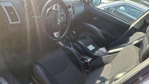 Grey Mitsubishi Outlander 2012 in Kaunas, with an engine capacity of 2.27 L and mileage of 200 thousand km for 3100 €, photo 5 on AUTOMOTO.COM.LV