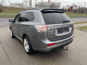 Grey Mitsubishi Outlander 2013 in Kaunas, with an engine capacity of 2.00 L and mileage of 270 thousand km for 5950 €, photo 11 on AUTOMOTO.COM.LV
