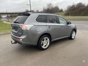 Grey Mitsubishi Outlander 2013 in Kaunas, with an engine capacity of 2.00 L and mileage of 270 thousand km for 5950 €, photo 14 on AUTOMOTO.COM.LV