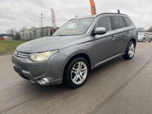 Grey Mitsubishi Outlander 2013 in Kaunas, with an engine capacity of 2.00 L and mileage of 270 thousand km for 5950 €, photo 2 on AUTOMOTO.COM.LV