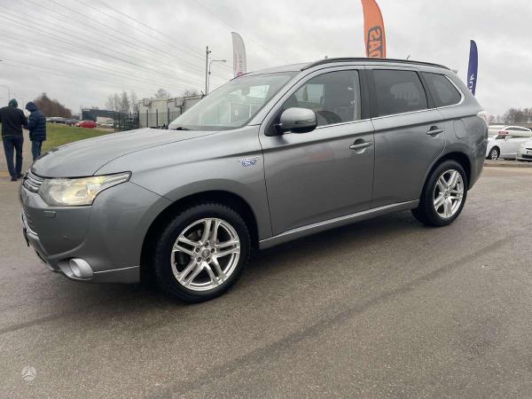 Pelēks Mitsubishi Outlander 2013 Kauņa, ar dzinēja tilpumu 2.00 L un nobraukumu 270 tūkst. km par 5950 €, foto 3 vietnē AUTOMOTO.COM.LV