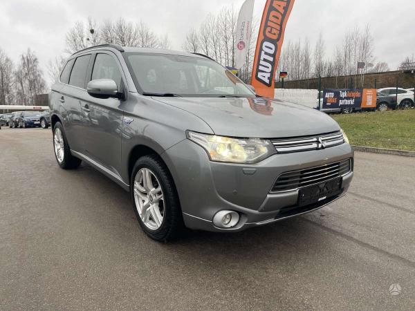 Pelēks Mitsubishi Outlander 2013 Kauņa, ar dzinēja tilpumu 2.00 L un nobraukumu 270 tūkst. km par 5950 €, foto 5 vietnē AUTOMOTO.COM.LV