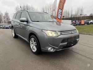 Grey Mitsubishi Outlander 2013 in Kaunas, with an engine capacity of 2.00 L and mileage of 270 thousand km for 5950 €, photo 5 on AUTOMOTO.COM.LV