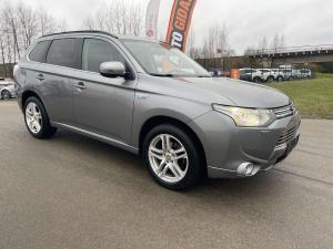 Grey Mitsubishi Outlander 2013 in Kaunas, with an engine capacity of 2.00 L and mileage of 270 thousand km for 5950 €, photo 6 on AUTOMOTO.COM.LV