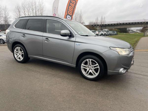 Pelēks Mitsubishi Outlander 2013 Kauņa, ar dzinēja tilpumu 2.00 L un nobraukumu 270 tūkst. km par 5950 €, foto 7 vietnē AUTOMOTO.COM.LV