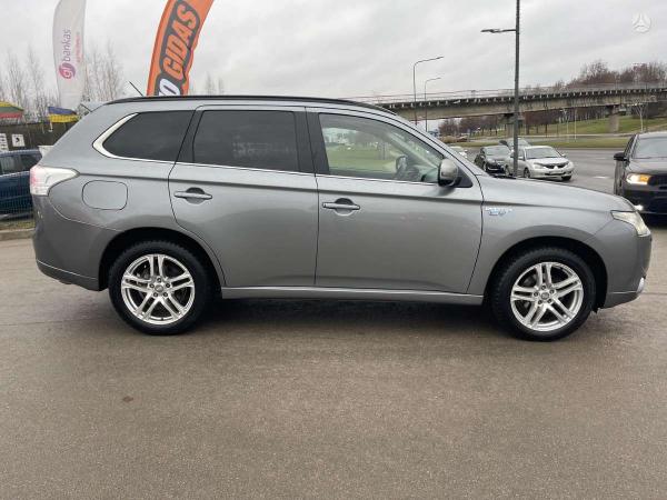 Pelēks Mitsubishi Outlander 2013 Kauņa, ar dzinēja tilpumu 2.00 L un nobraukumu 270 tūkst. km par 5950 €, foto 8 vietnē AUTOMOTO.COM.LV