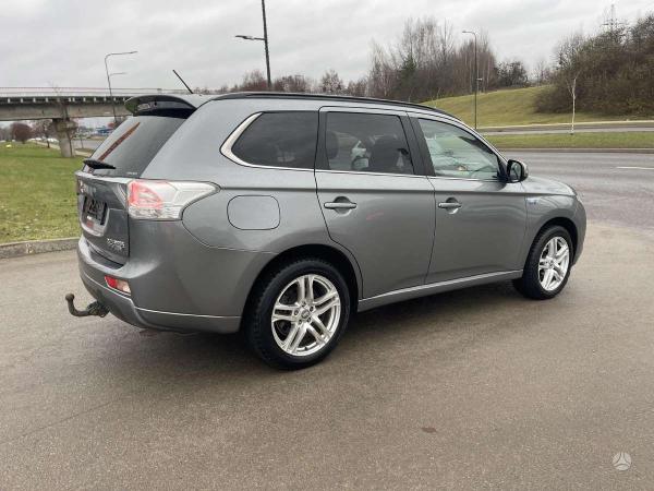Pelēks Mitsubishi Outlander 2013 Kauņa, ar dzinēja tilpumu 2.00 L un nobraukumu 270 tūkst. km par 5950 €, foto 9 vietnē AUTOMOTO.COM.LV