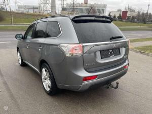 Grey Mitsubishi Outlander 2013 in Kaunas, with an engine capacity of 2.00 L and mileage of 270 thousand km for 5950 €, photo 13 on AUTOMOTO.COM.LV
