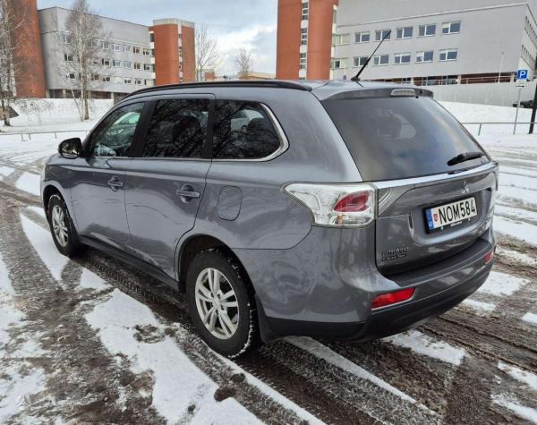 Серый Мицубиси Аутлендер 2013 в Мариямполе, объемом двигателя 2.27 л и пробегом 216 тыс. км за 6200 €, фото 5 на AUTOMOTO.COM.LV