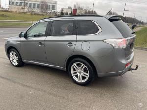 Grey Mitsubishi Outlander 2013 in Kaunas, with an engine capacity of 2.00 L and mileage of 270 thousand km for 5950 €, photo 9 on AUTOMOTO.COM.LV