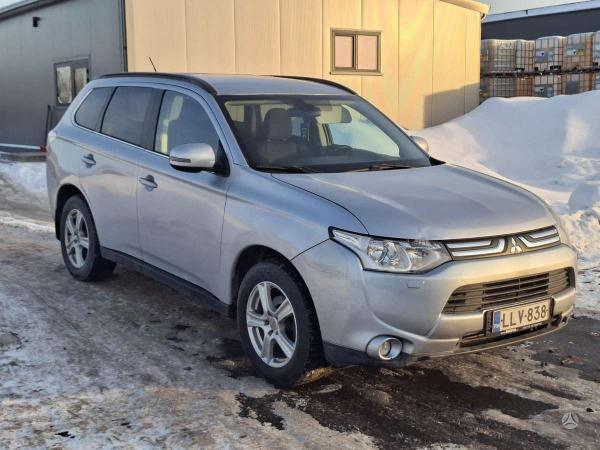 Grey Mitsubishi Outlander 2013 in Panevezys, with an engine capacity of 2.30 L and mileage of 220 thousand km for 5900 €, photo 1 on AUTOMOTO.COM.LV