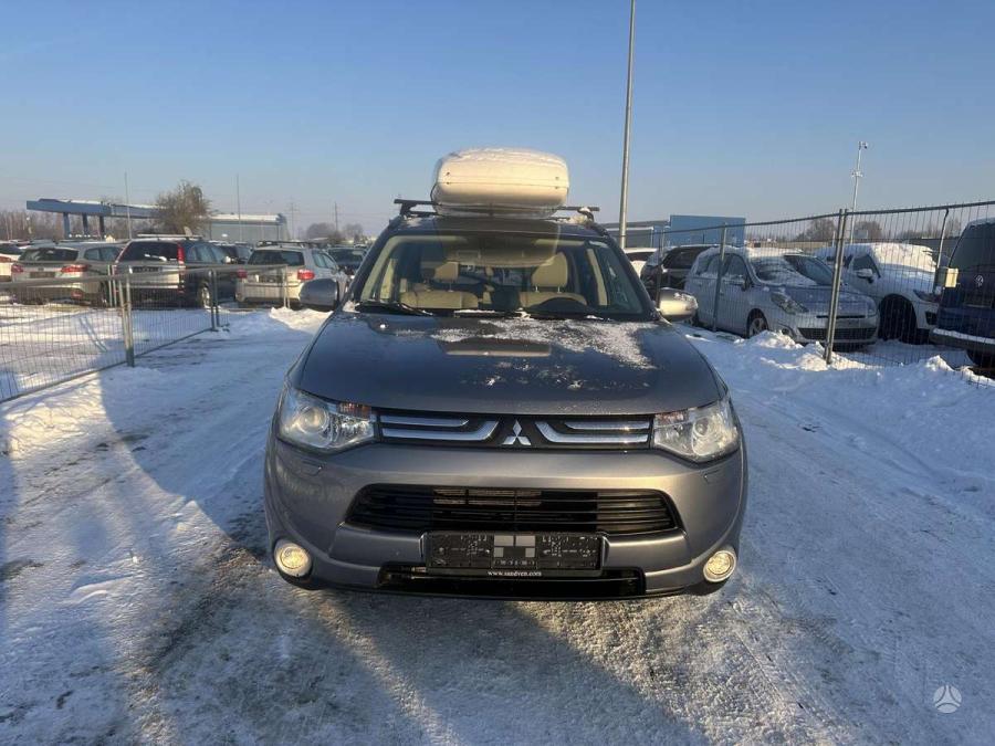 Pelēks Mitsubishi Outlander 2013 Marijampole, ar dzinēja tilpumu 2.30 L un nobraukumu 260 tūkst. km par 4950 €, foto 2 vietnē AUTOMOTO.COM.LV