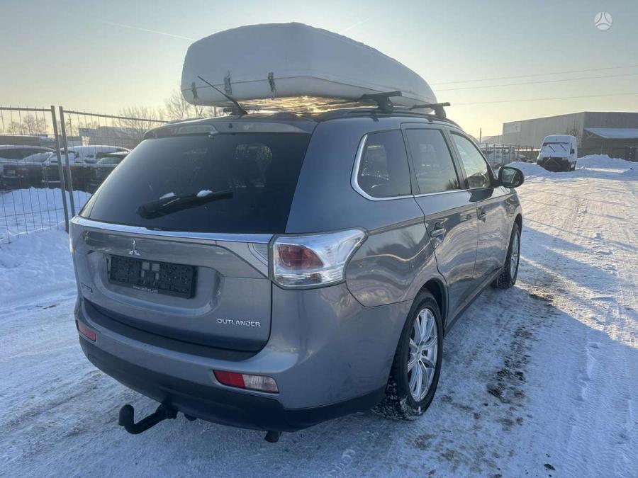 Pelēks Mitsubishi Outlander 2013 Marijampole, ar dzinēja tilpumu 2.30 L un nobraukumu 260 tūkst. km par 4950 €, foto 5 vietnē AUTOMOTO.COM.LV