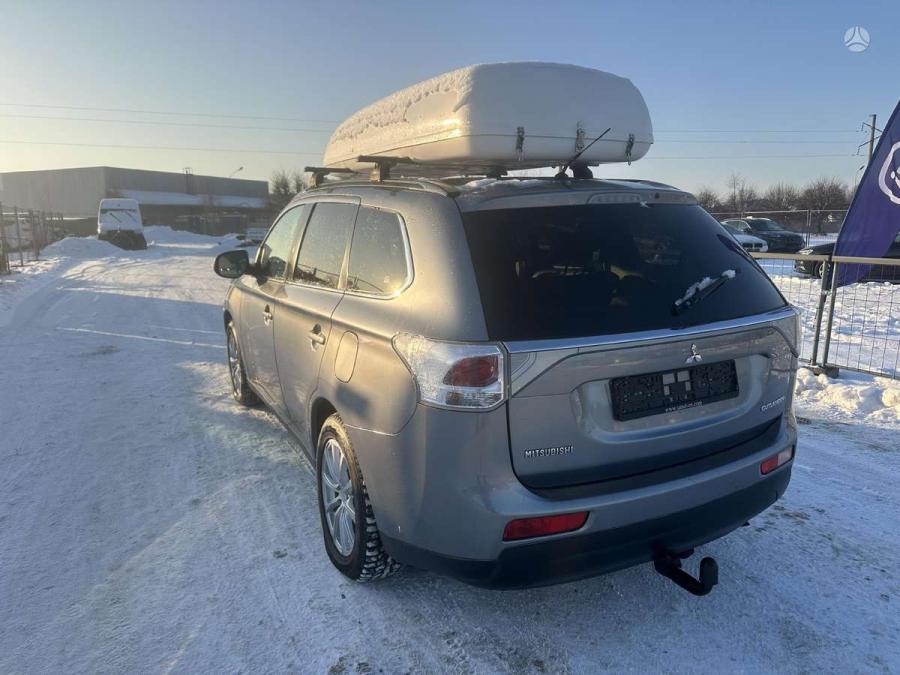 Pelēks Mitsubishi Outlander 2013 Marijampole, ar dzinēja tilpumu 2.30 L un nobraukumu 260 tūkst. km par 4950 €, foto 6 vietnē AUTOMOTO.COM.LV