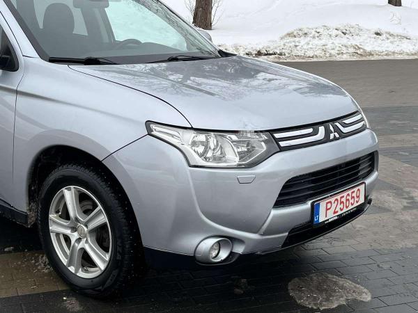 Grey Mitsubishi Outlander 2013 in Jonava, with an engine capacity of 2.30 L and mileage of 310 thousand km for 6400 €, photo 4 on AUTOMOTO.COM.LV