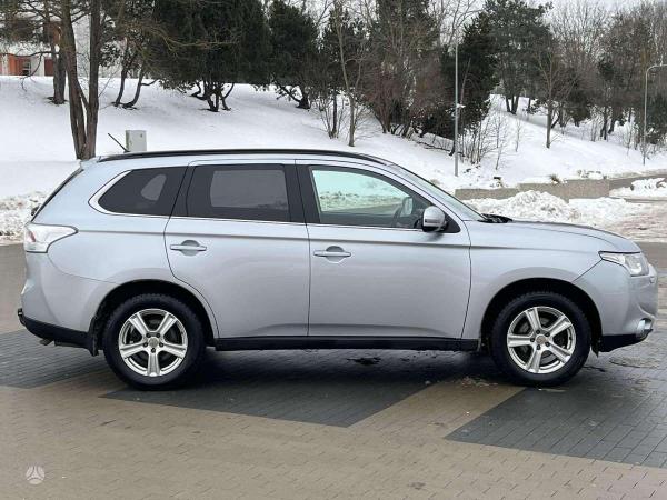 Grey Mitsubishi Outlander 2013 in Jonava, with an engine capacity of 2.30 L and mileage of 310 thousand km for 6400 €, photo 9 on AUTOMOTO.COM.LV