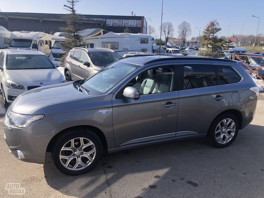 Grey Mitsubishi Outlander 2013 in Klaipeda, with an engine capacity of 2.00 L and mileage of 217 thousand km for 7800 €, photo 2 on AUTOMOTO.COM.LV