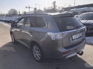 Grey Mitsubishi Outlander 2013 in Klaipeda, with an engine capacity of 2.00 L and mileage of 217 thousand km for 7800 €, photo 3 on AUTOMOTO.COM.LV