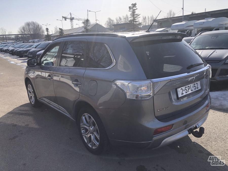 Grey Mitsubishi Outlander 2013 in Klaipeda, with an engine capacity of 2.00 L and mileage of 217 thousand km for 7800 €, photo 3 on AUTOMOTO.COM.LV
