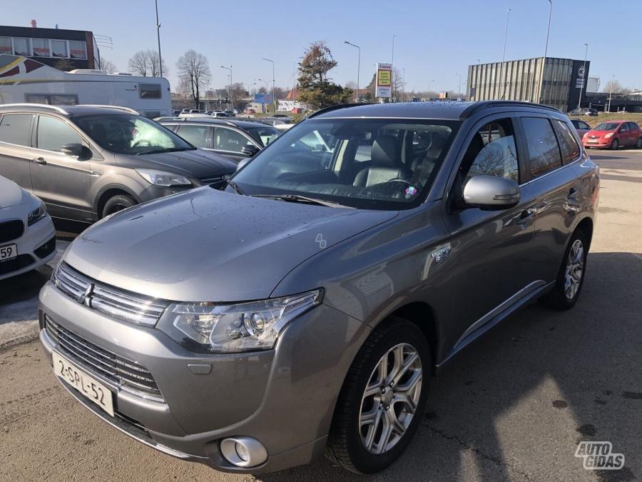 Grey Mitsubishi Outlander 2013 in Klaipeda, with an engine capacity of 2.00 L and mileage of 217 thousand km for 7800 €, photo 7 on AUTOMOTO.COM.LV
