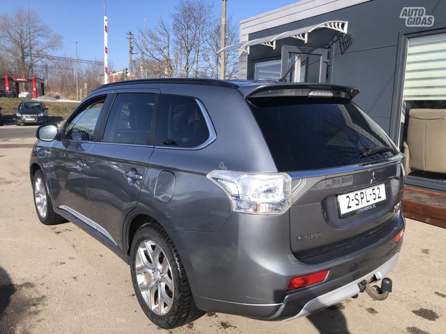 Grey Mitsubishi Outlander 2013 in Klaipeda, with an engine capacity of 2.00 L and mileage of 217 thousand km for 7800 €, photo 8 on AUTOMOTO.COM.LV