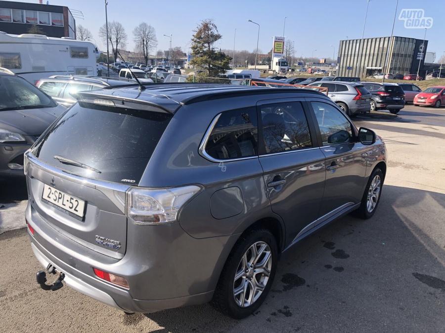 Grey Mitsubishi Outlander 2013 in Klaipeda, with an engine capacity of 2.00 L and mileage of 217 thousand km for 7800 €, photo 9 on AUTOMOTO.COM.LV