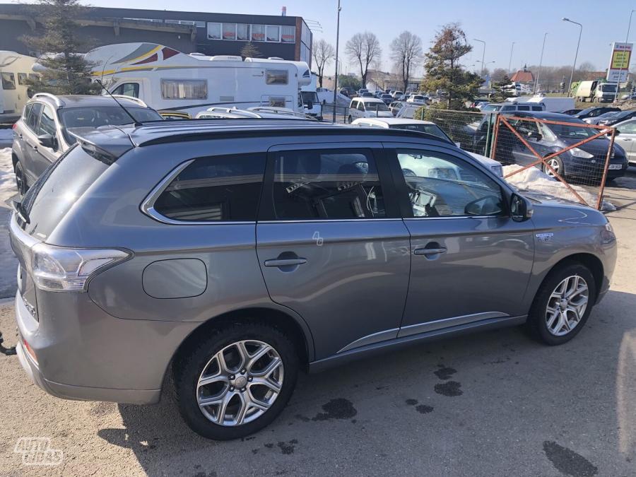 Grey Mitsubishi Outlander 2013 in Klaipeda, with an engine capacity of 2.00 L and mileage of 217 thousand km for 7800 €, photo 10 on AUTOMOTO.COM.LV