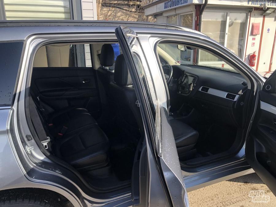 Grey Mitsubishi Outlander 2013 in Klaipeda, with an engine capacity of 2.00 L and mileage of 217 thousand km for 7800 €, photo 13 on AUTOMOTO.COM.LV