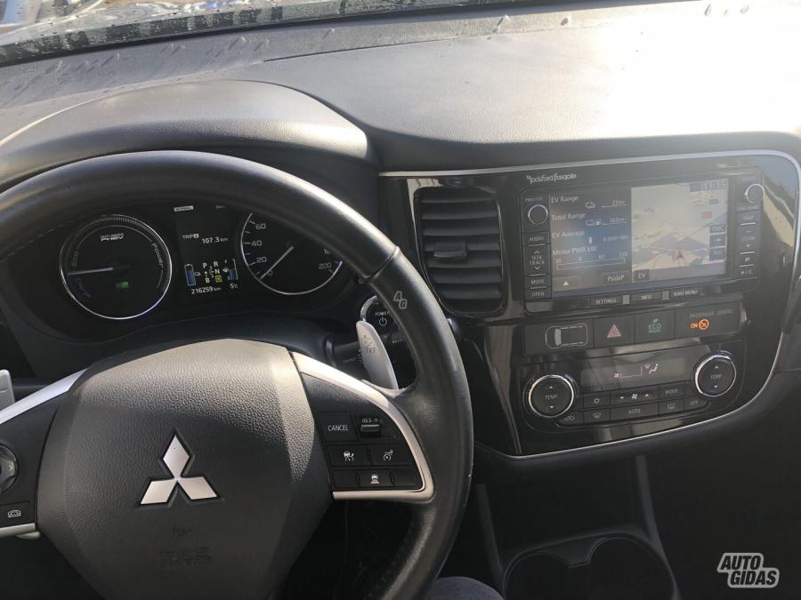 Grey Mitsubishi Outlander 2013 in Klaipeda, with an engine capacity of 2.00 L and mileage of 217 thousand km for 7800 €, photo 20 on AUTOMOTO.COM.LV