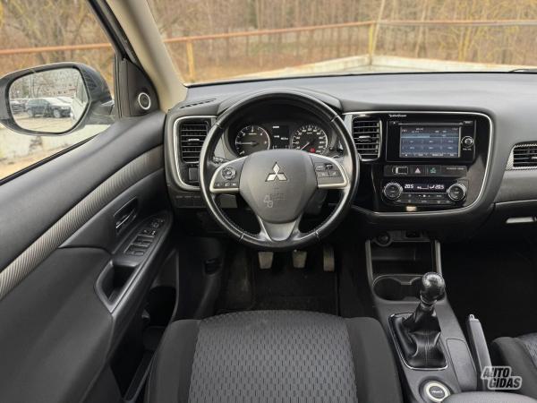 Pelēks Mitsubishi Outlander 2013 Viļņa, ar dzinēja tilpumu 2.20 L un nobraukumu 131 tūkst. km par 7800 €, foto 3 vietnē AUTOMOTO.COM.LV