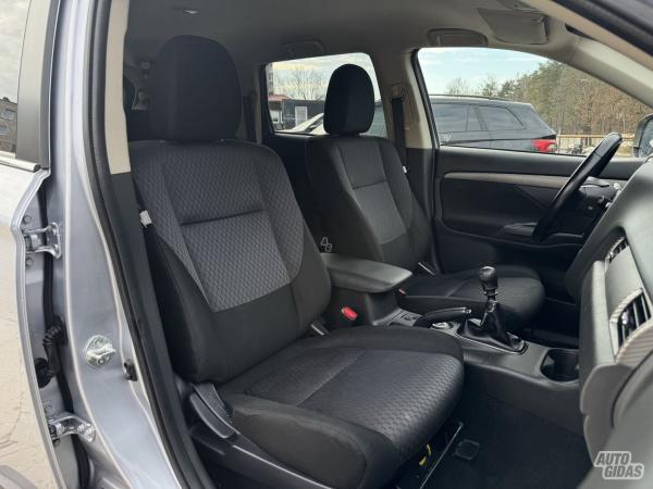 Pelēks Mitsubishi Outlander 2013 Viļņa, ar dzinēja tilpumu 2.20 L un nobraukumu 131 tūkst. km par 7800 €, foto 8 vietnē AUTOMOTO.COM.LV
