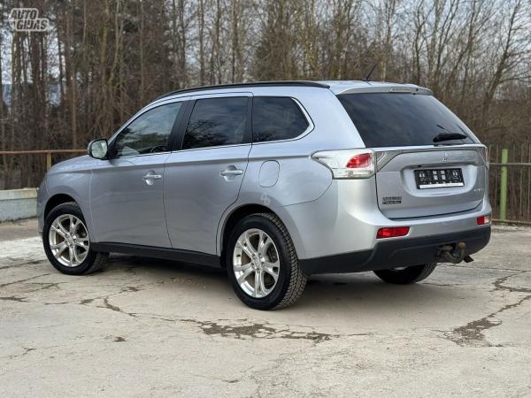 Pelēks Mitsubishi Outlander 2013 Viļņa, ar dzinēja tilpumu 2.20 L un nobraukumu 131 tūkst. km par 7800 €, foto 10 vietnē AUTOMOTO.COM.LV