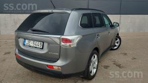 Pelēks Mitsubishi Outlander 2013 Rīga, ar dzinēja tilpumu 2.00 L un nobraukumu 290 tūkst. km par 5590 €, foto 6 vietnē AUTOMOTO.COM.LV