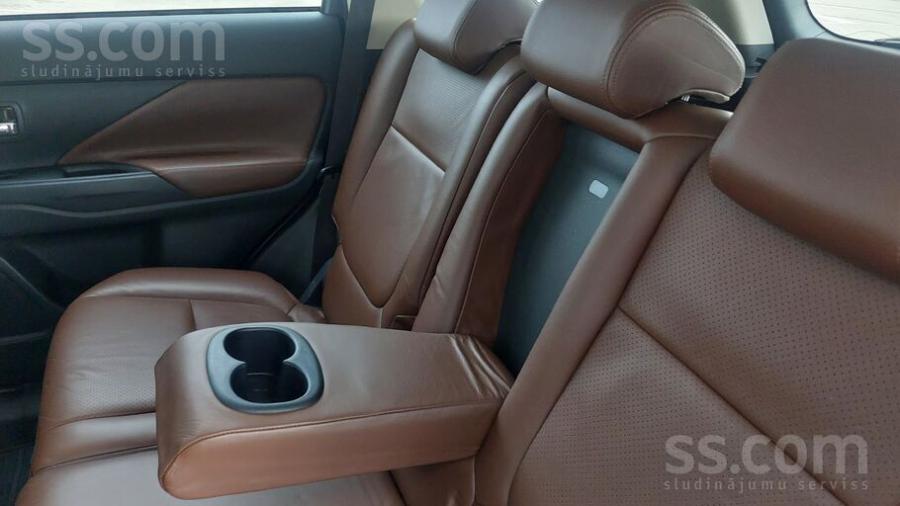 Pelēks Mitsubishi Outlander 2013 Rīga, ar dzinēja tilpumu 2.00 L un nobraukumu 290 tūkst. km par 5590 €, foto 8 vietnē AUTOMOTO.COM.LV