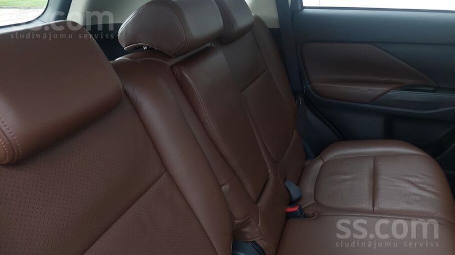 Pelēks Mitsubishi Outlander 2013 Rīga, ar dzinēja tilpumu 2.00 L un nobraukumu 290 tūkst. km par 5590 €, foto 9 vietnē AUTOMOTO.COM.LV