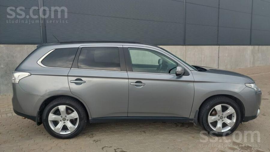 Pelēks Mitsubishi Outlander 2013 Rīga, ar dzinēja tilpumu 2.00 L un nobraukumu 290 tūkst. km par 5590 €, foto 10 vietnē AUTOMOTO.COM.LV